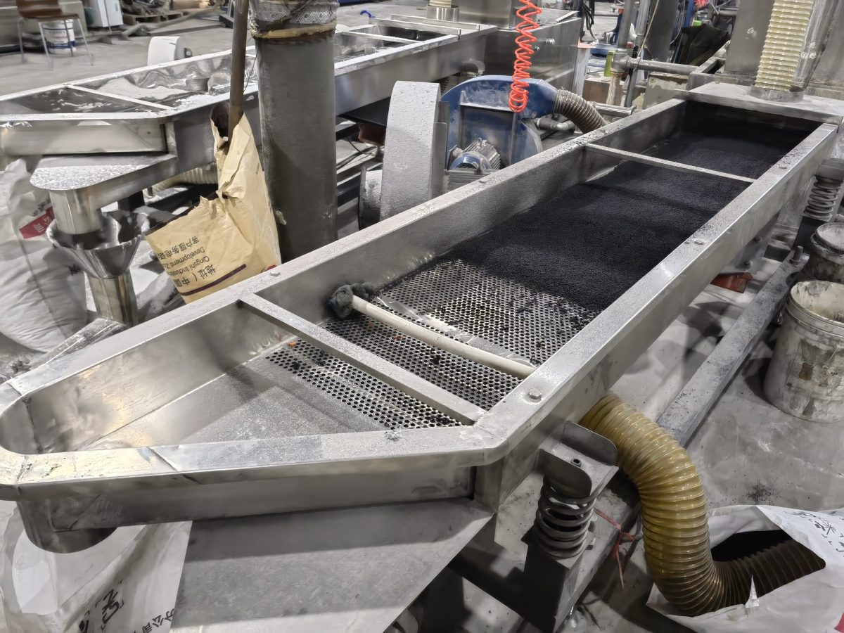 TPR TPE Granule Extrusion Line For Car Mat Forming Carpet Coating - XinRui